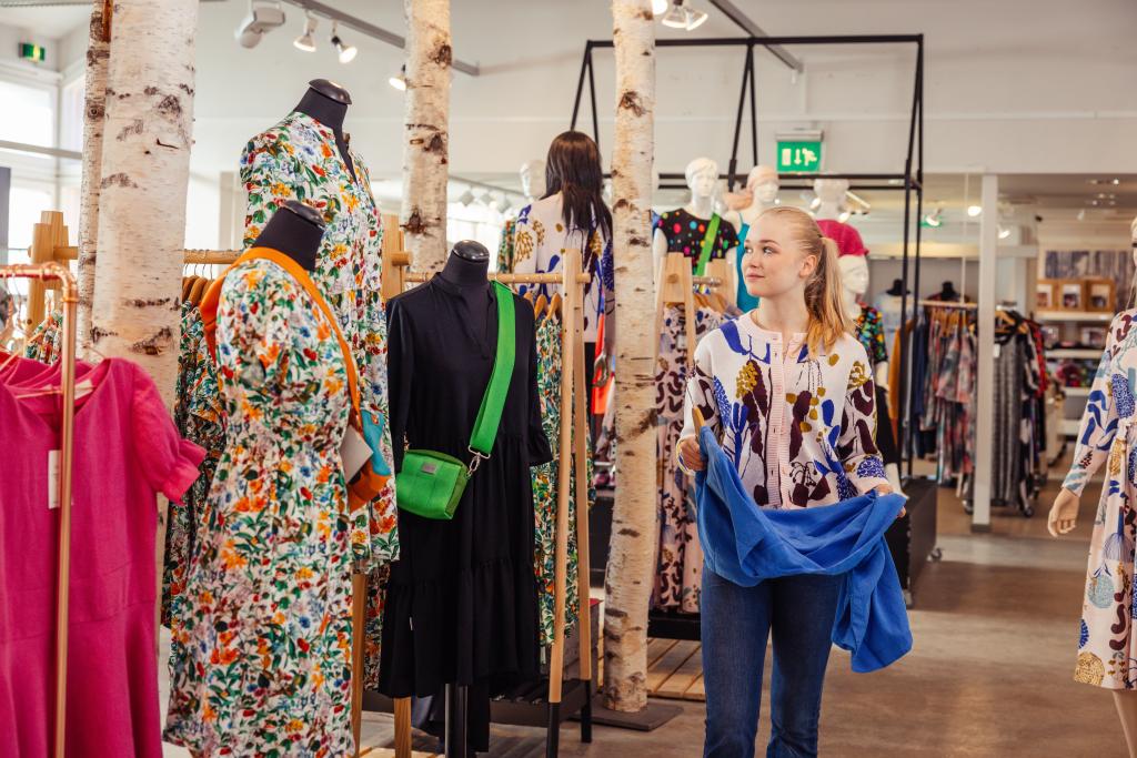 Kotimaisten vaate-, asuste- ja korubrändien pop up -shop 2023 - Kenkävero